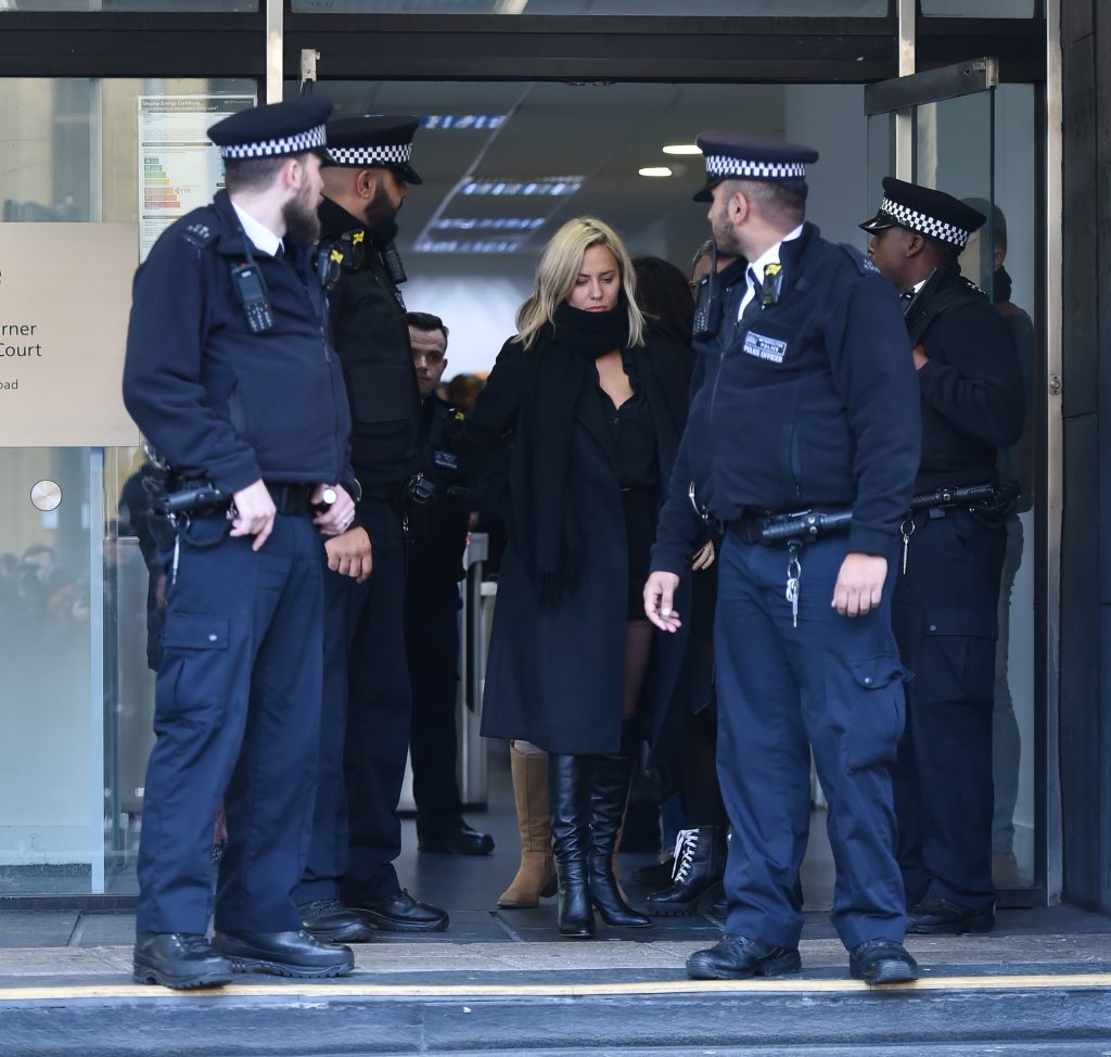 Caroline Flack's bed photo shows mostly her blood | Entertainment Daily