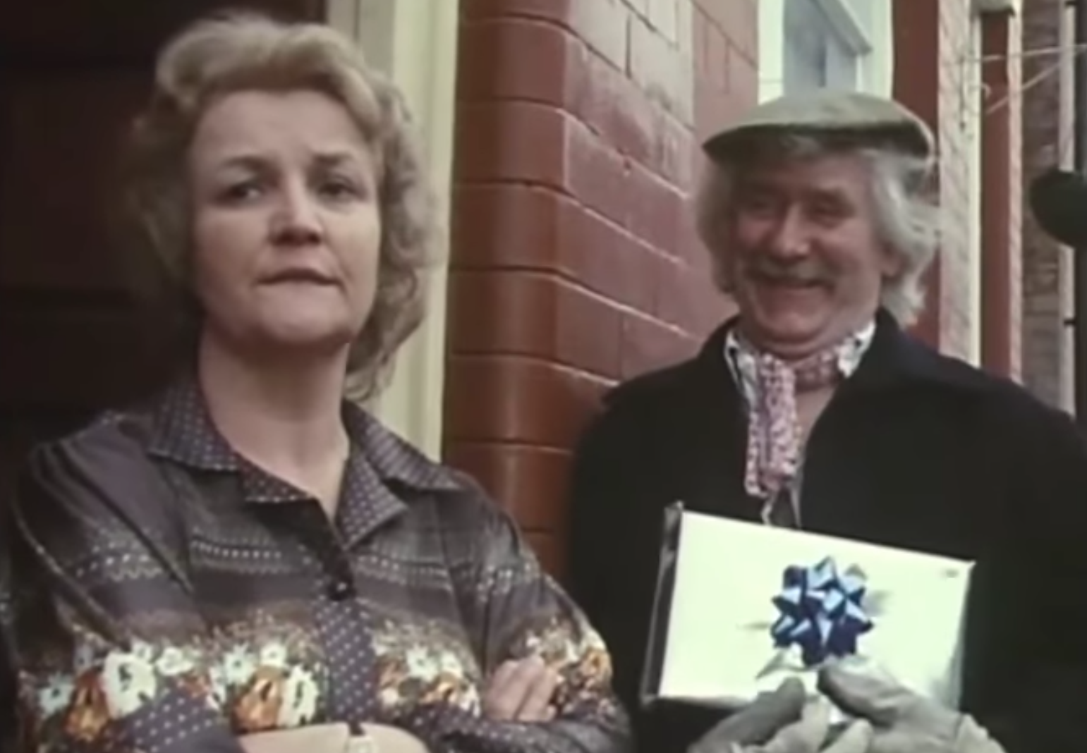 Jean Boht, 'Bread' actress, dies at 91; cast then and now