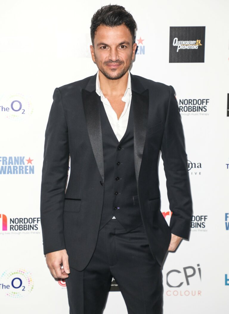 Peter Andre reunites with ill mum Thea in Australia