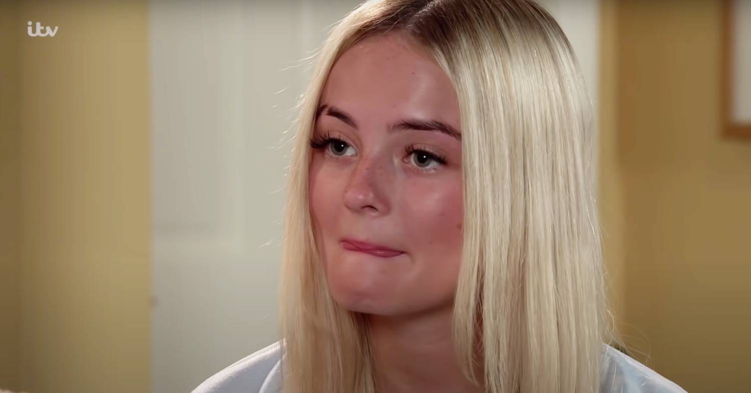 Coronation Street fans furious at 'being made to feel sorry' for Kelly ...