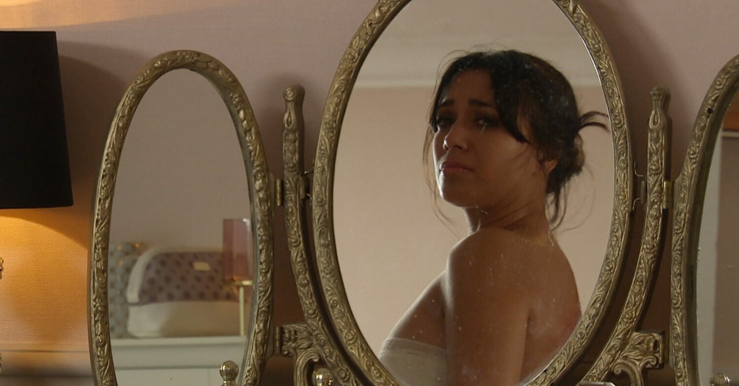 Emmerdale SPOILERS: Priya looks at her scars!