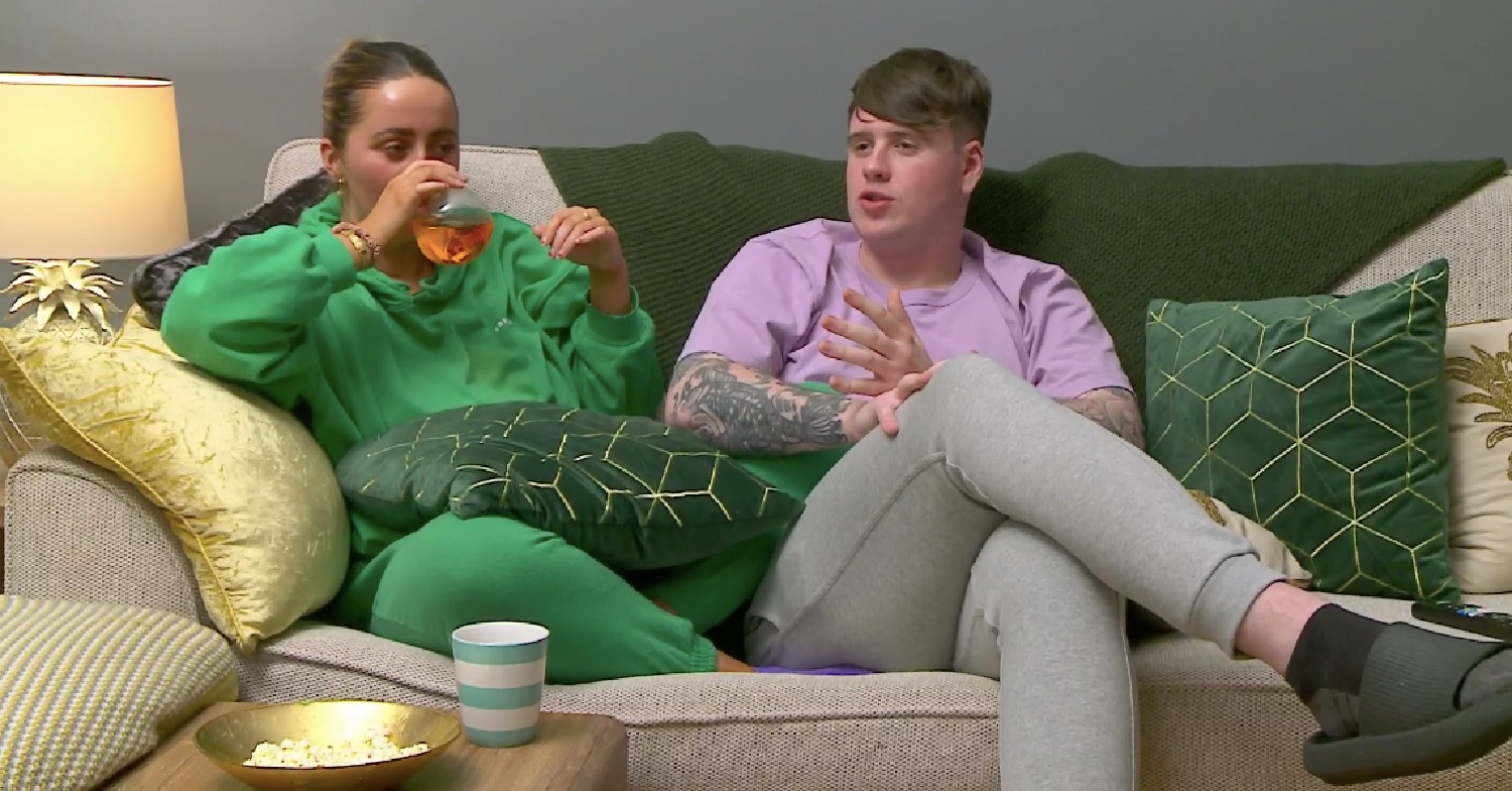 Gogglebox's first Scottish couple divides fans - Entertainment Daily