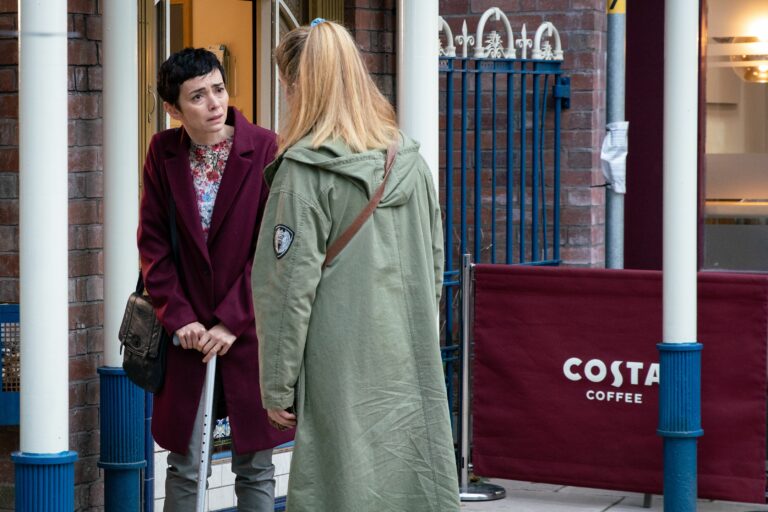 Gabrielle Reid demands repayment from Stephen in Coronation Street debut