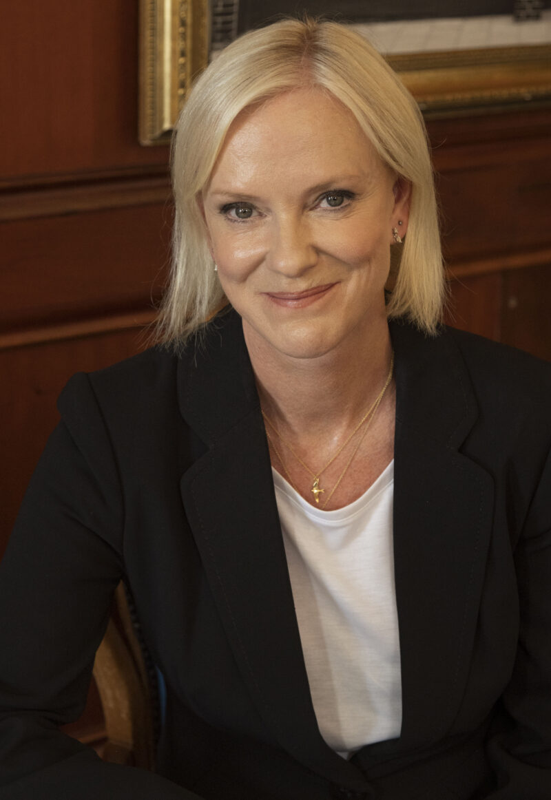 Doc Martin Hermione Norris - Cold Feet star guest stars as Sophie