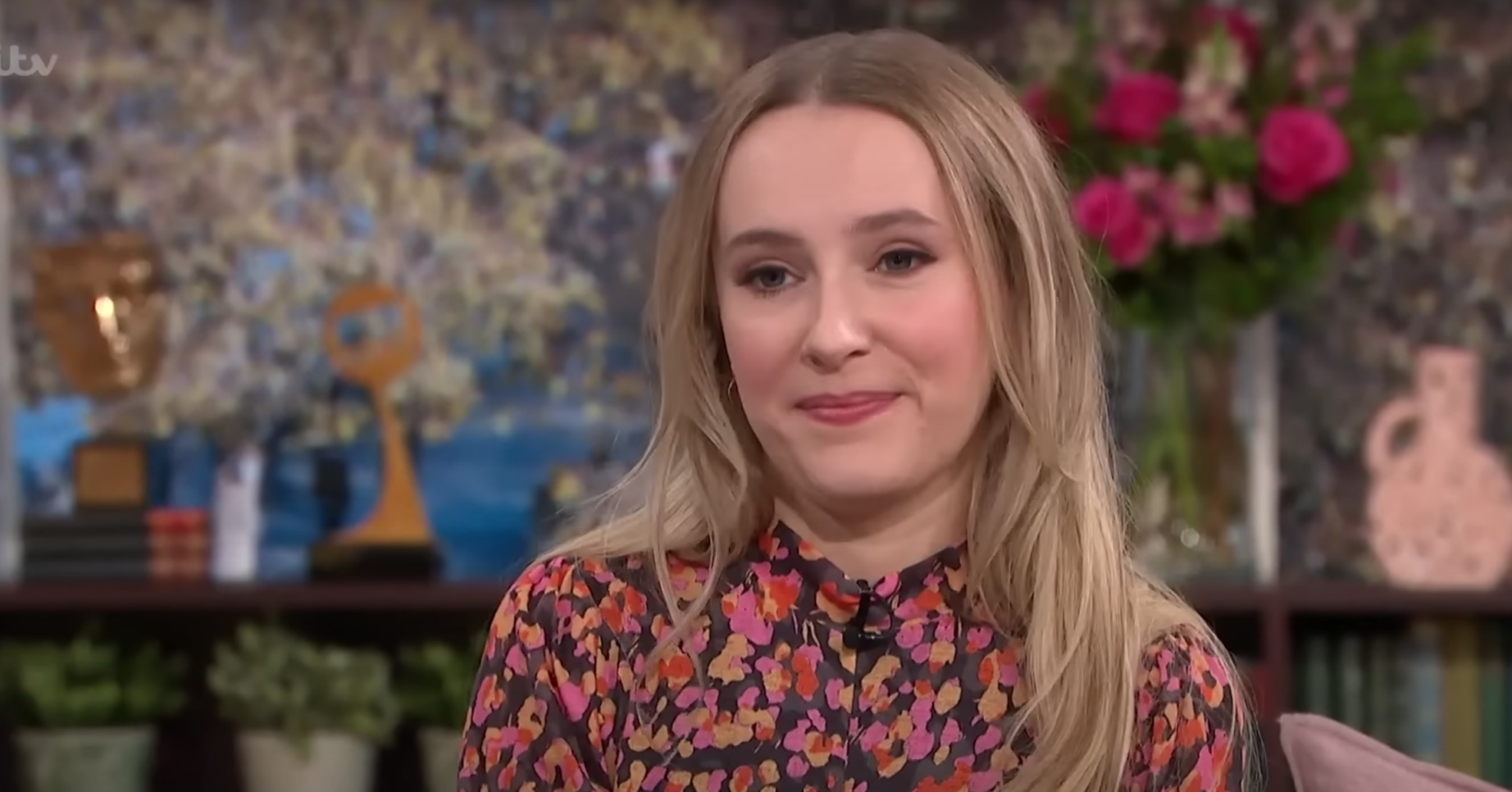 Rose Ayling-Ellis: Fans offer support to star after outburst at theatre