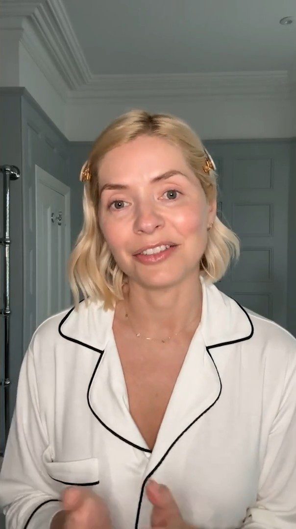 Holly Willoughby stuns Instagram fans with make-up free video