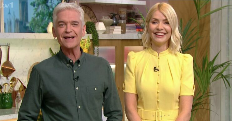 This Morning today: Viewers wade in on Phil and Holly's on-air kiss