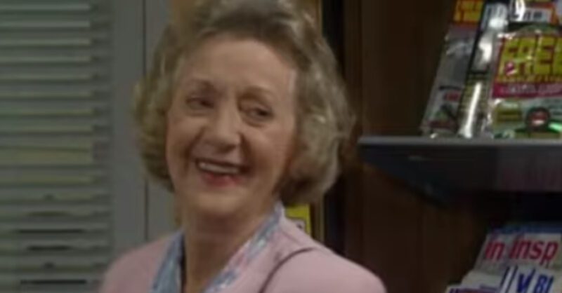 Coronation Street fans beg for Mavis' to return