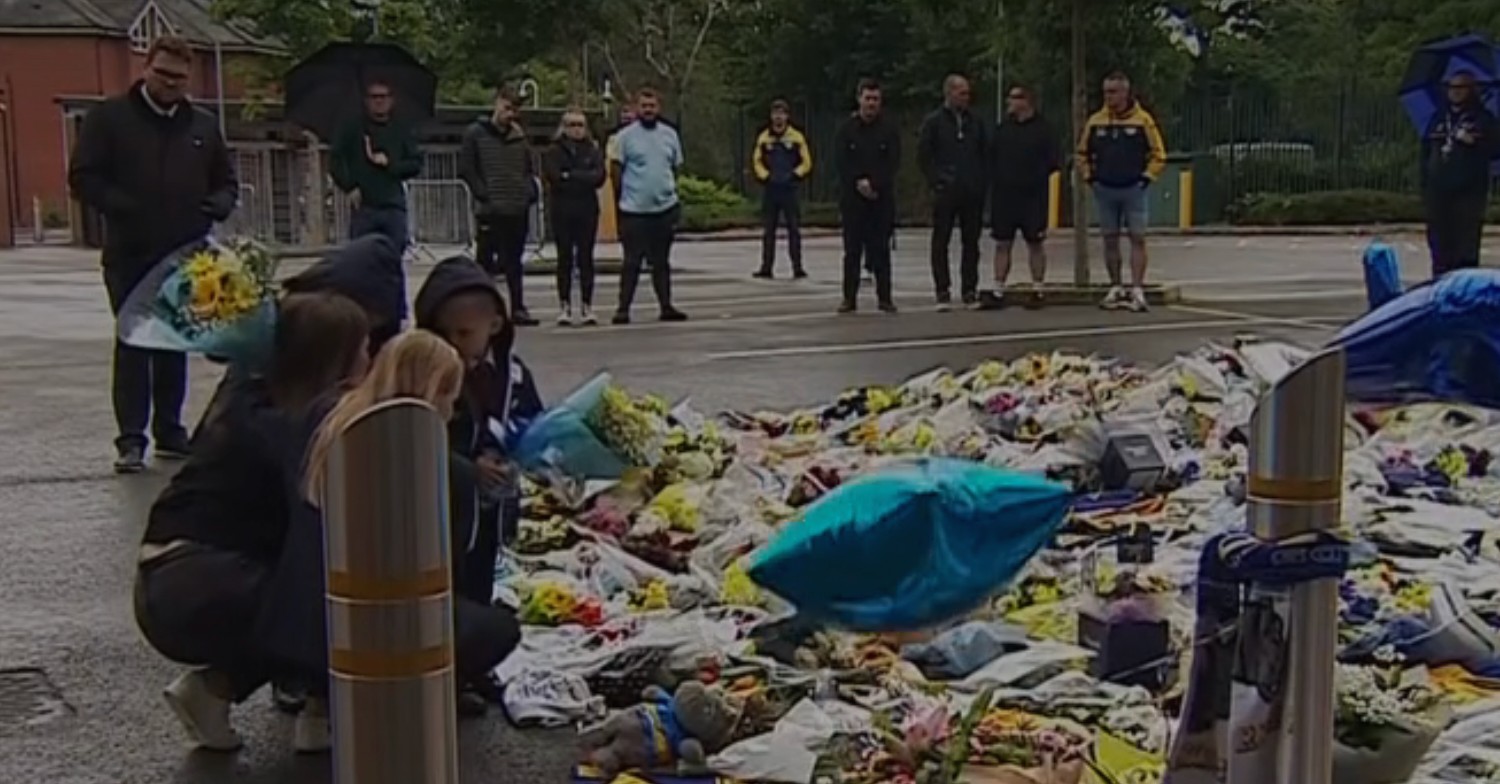 Rob Burrow death: Rugby star's wife and kids gather for tribute