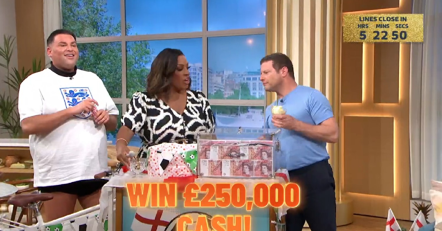 This Morning viewers beg David Potts to put trousers on today