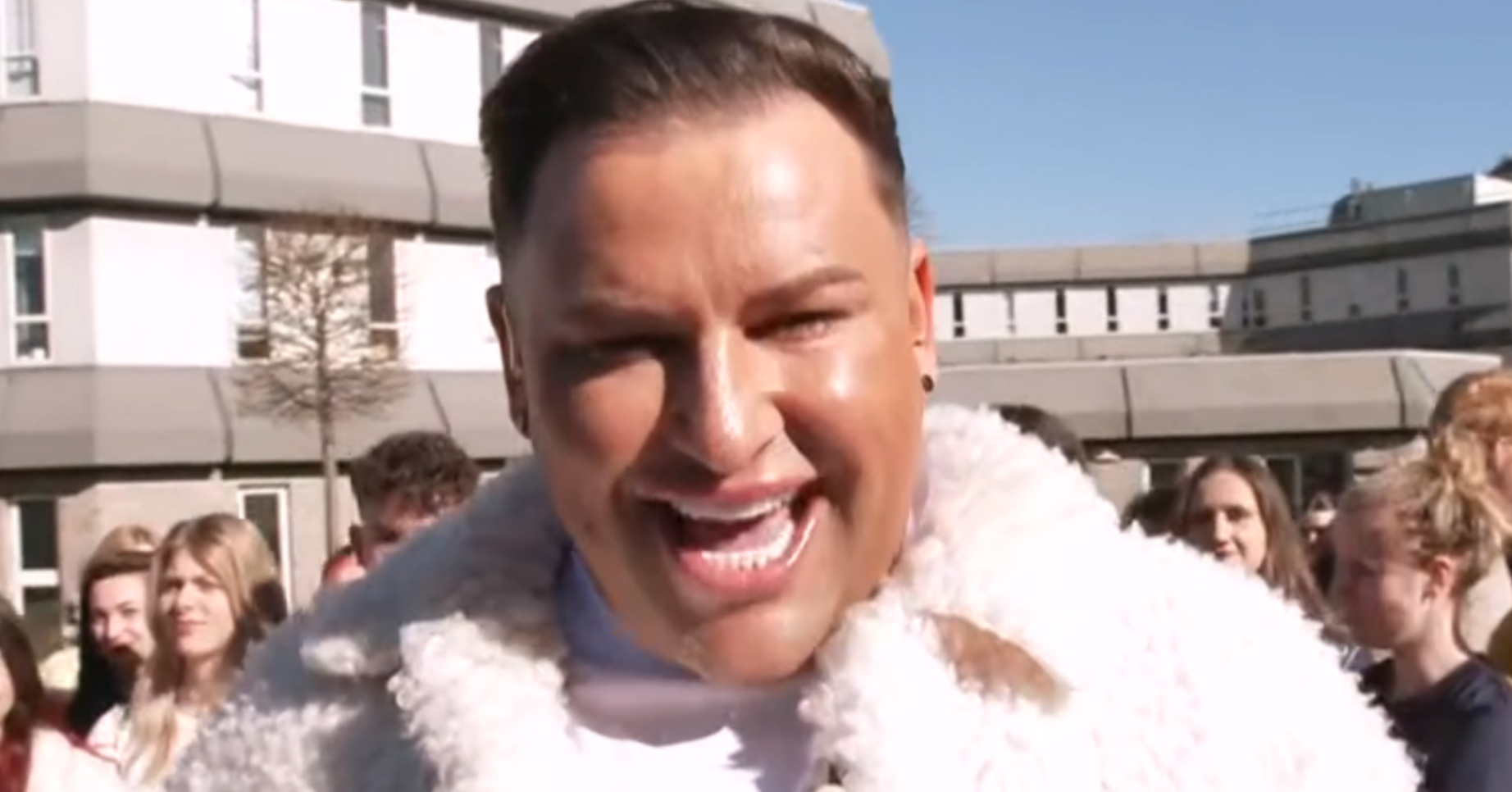 This Morning viewers slam David Potts for not wearing trousers