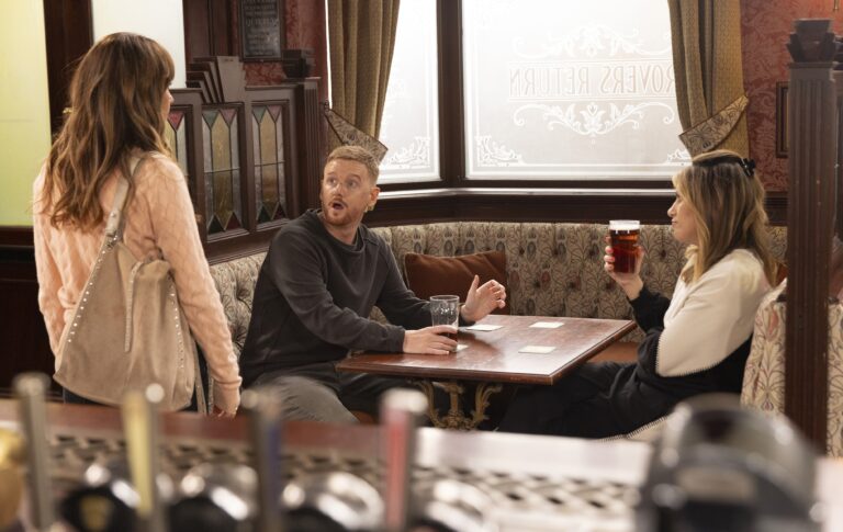 Coronation Street fans predict Gary and Lou affair as they fear for ...