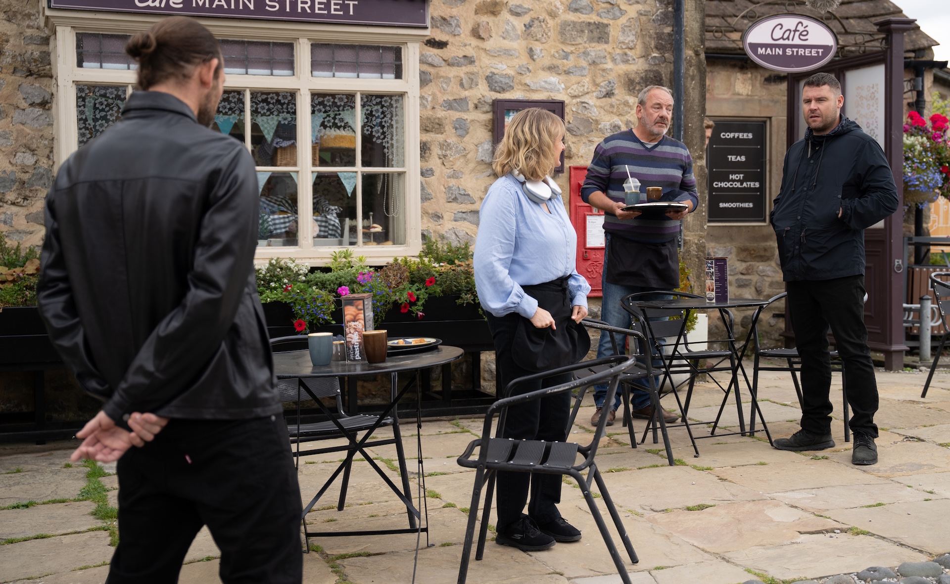 'Kev would never hurt Robert, but Aaron...' Emmerdale star Chris ...