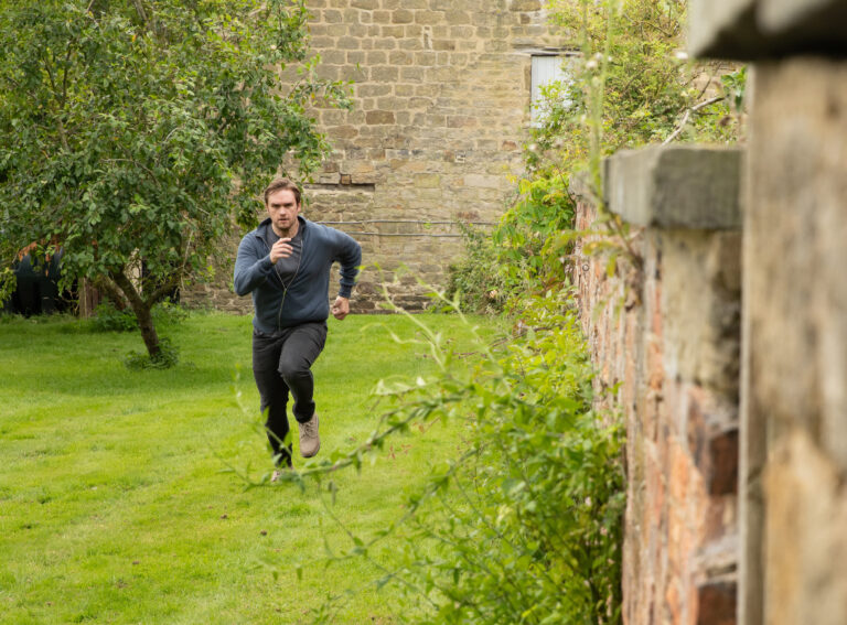 Emmerdale fans spot huge Tom ‘error’ as he threatens Belle with gun